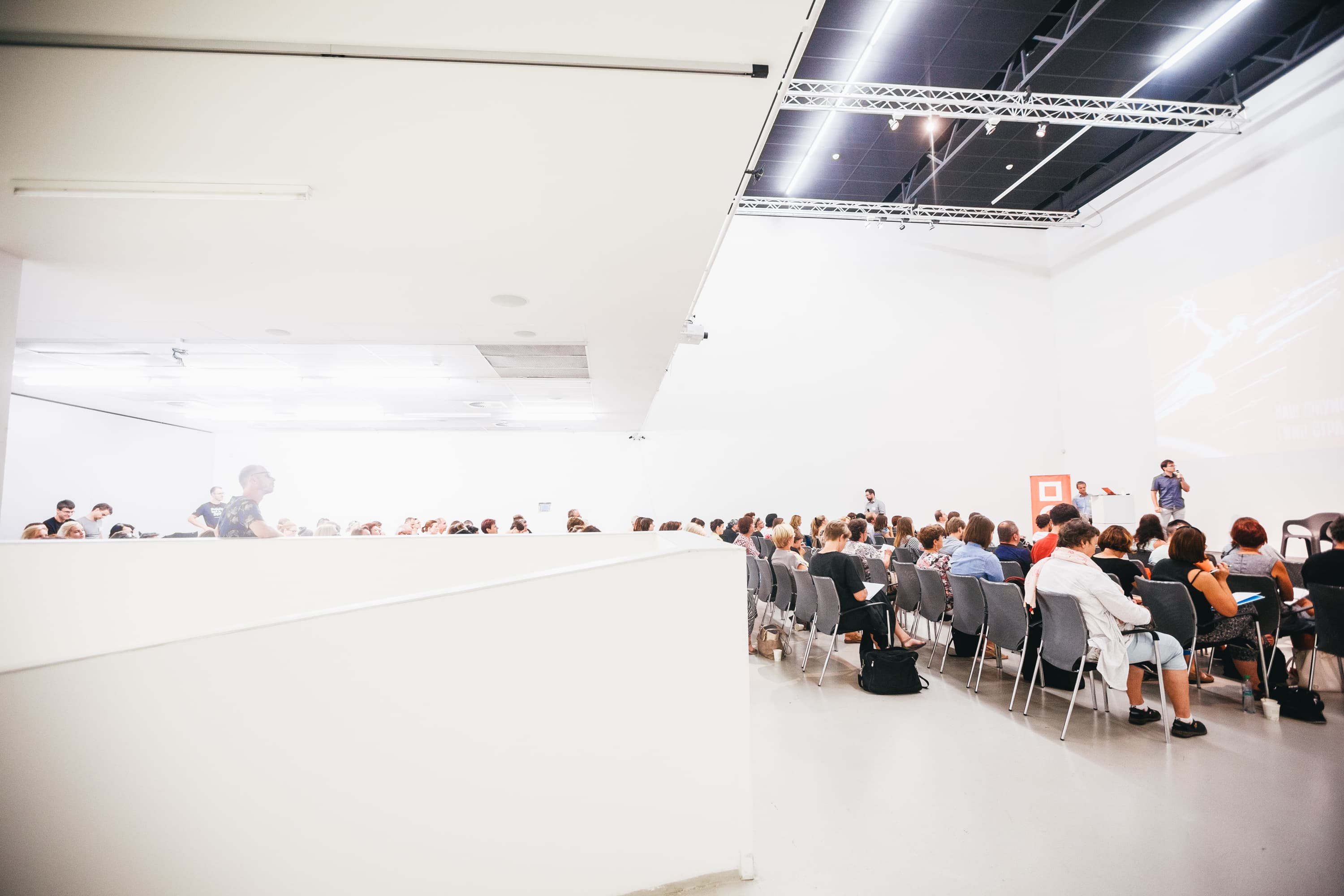 DOX – Jak na česká devadesátá léta?