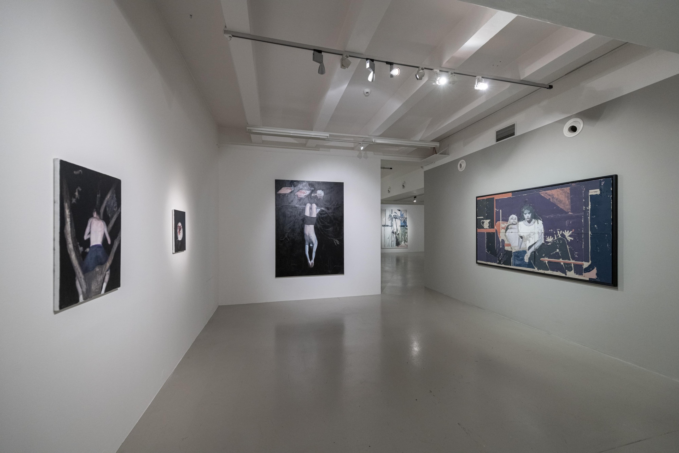 DOX – Výstavou Funny Games s umělcem a kurátorem